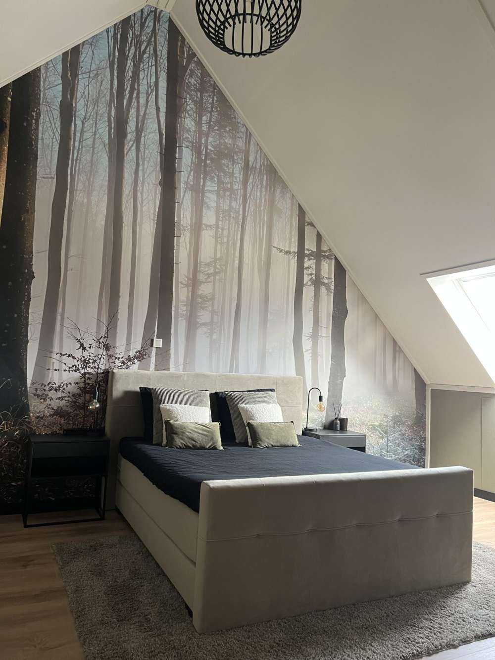 Behang met een mistig bos - Fotobehang