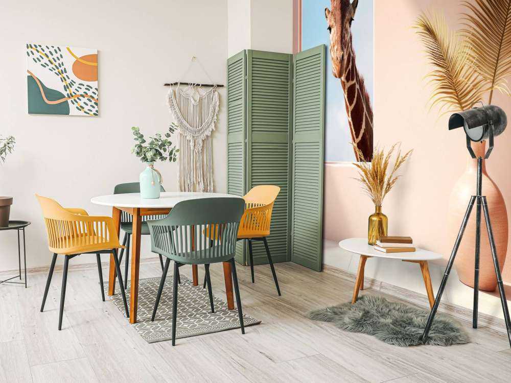 Fotobehang - Nieuwsgierige giraffe aan het raam - Fotobehang