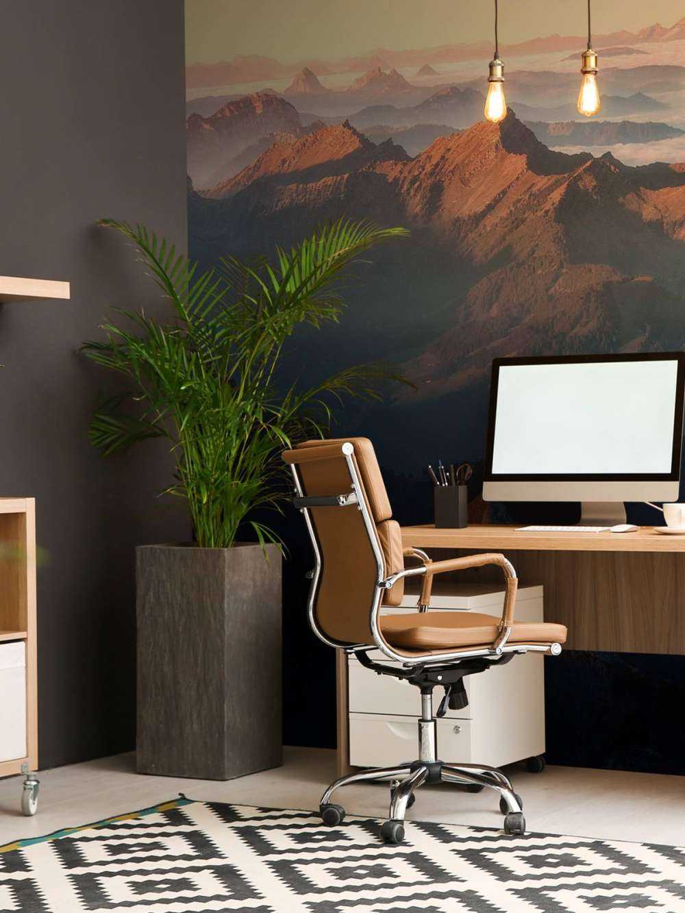 Fotobehang - Eerste zonlicht op bergkam - Fotobehang